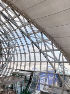 NH848便搭乗記バンコク→羽田空港。着陸前に永遠雲の中で揺れ揺れのフライト。 - サロンのhappy life!